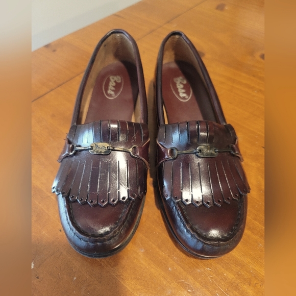 G.H. Bass & Co. | Shoes | Gh Bass Vintage Weejuns W Kilte And Metal Plate Logo Size 55 Med Circa ...